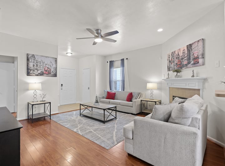 Lovely Home In A Quiet Neighborhood With Hot Tub - Houston, TX