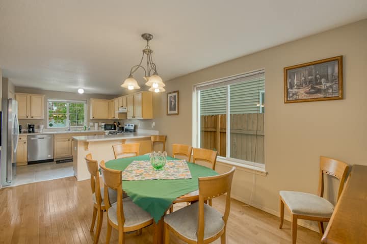 Close To Downtown,  With Garage, Fenced Backyard - Piedmont - Portland