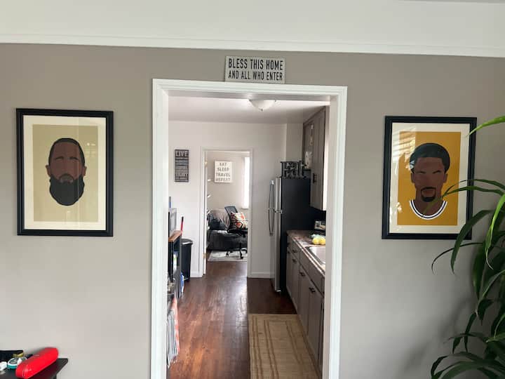 Spacious 1-bedroom Unit W/ Bonus Room + Parking - Hawthorne