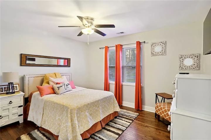 Tranquil Bedroom With Easy City Access - Atlanta, GA