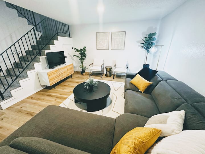 2 Bed/1.5 Bath Townhouse Apartment, By Hospital - Redding, CA