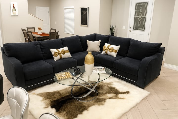 Spacious Modern Home | Big Open Layout For Groups - San Bernardino, CA