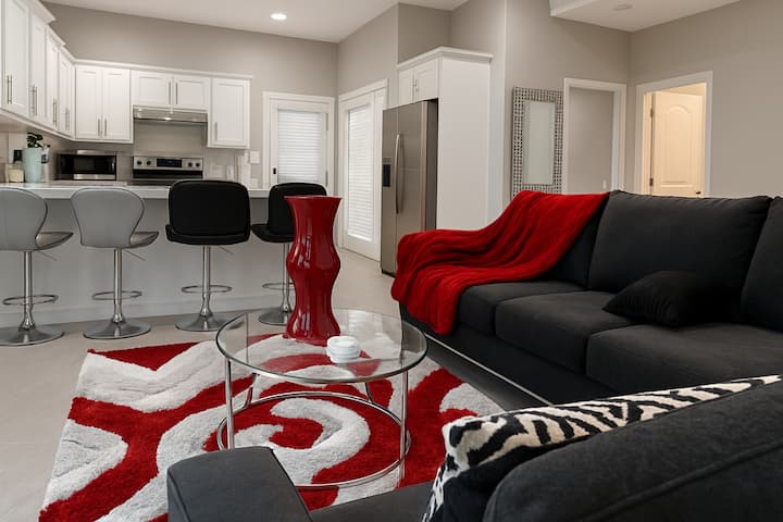 Massive Two-story Home • Stylish & Family-friendly - San Bernardino, CA
