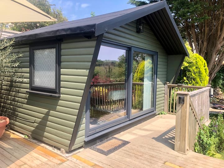 Garden Lodge With Valley Views. - St Austell