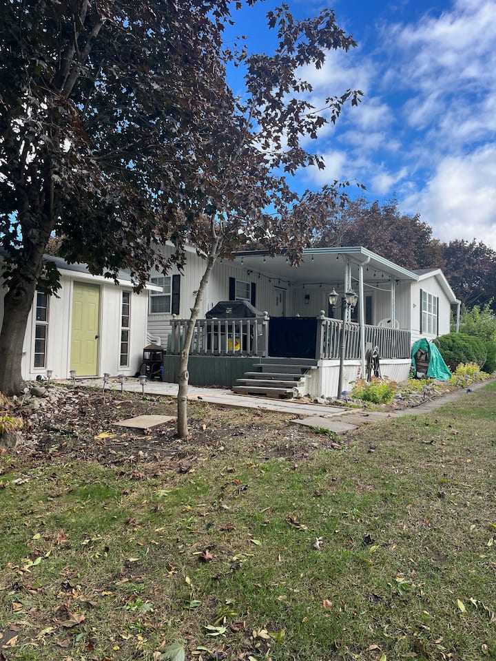 Sherkston Shores Cottage - Steps To The Beach - Crystal Beach