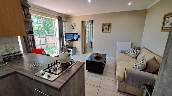 1-bed Cottage With Workspace, Backup Power & Water - Randburg