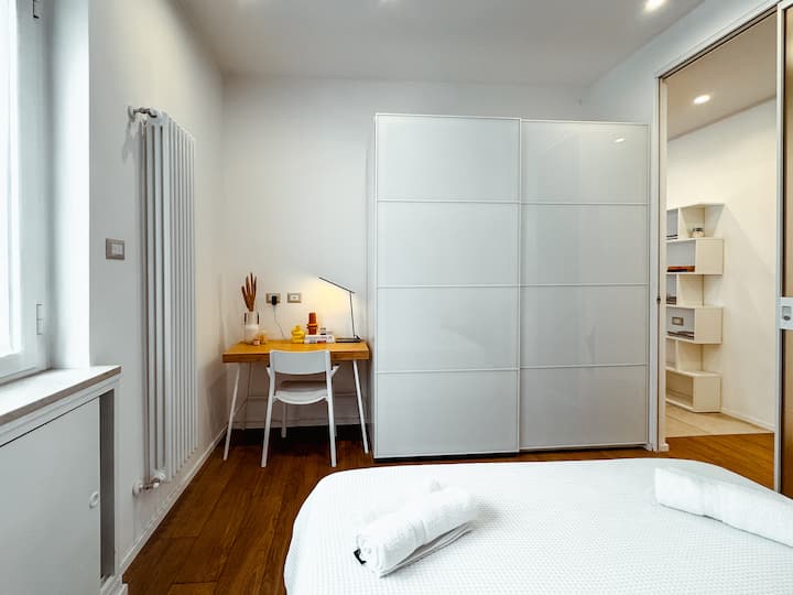 Luisa's Spot Down The Navigli - Milan