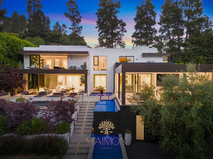 Sleek Hilltop Retreat W/ Views & Outdoor Bliss - Santa Monica, CA