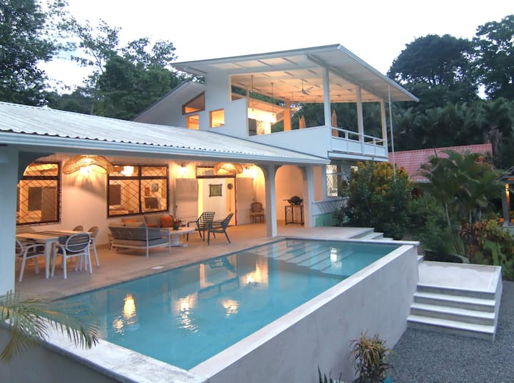 Spacious 3-bedroom Home W/pool, Deck + Canopy View - Punta Uva