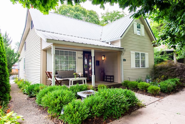 Downtown Music Bungalow + Sauna - Bloomington, IN