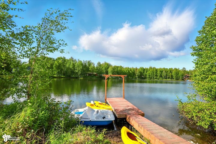Lakefront Rustic Log Cabin Glamping, Near Big Lake - Alaska