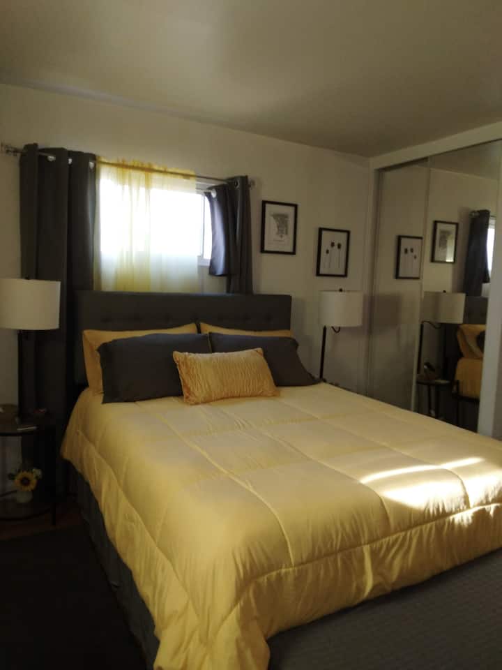 The Welcome Room:
Private, Quiet And Safe - Long Beach, CA