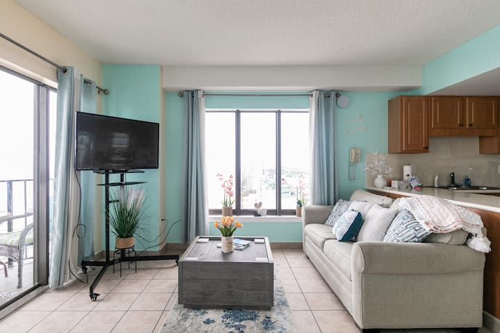 Oceanfront Sun Suite In The Heart Of Myrtle Beach - Myrtle Beach