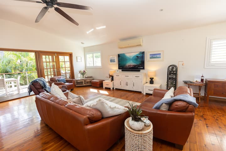 Sunset Palms. Stylish 3bd Home With Hot Tub - Lemon Tree Passage