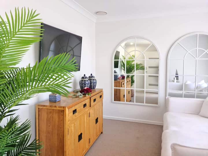 Crest House (Seq) - 4 Bedroom 2 Bathroom - Brisbane