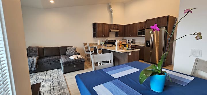 New & Spacious Townhouse Unit B - Wenatchee, WA