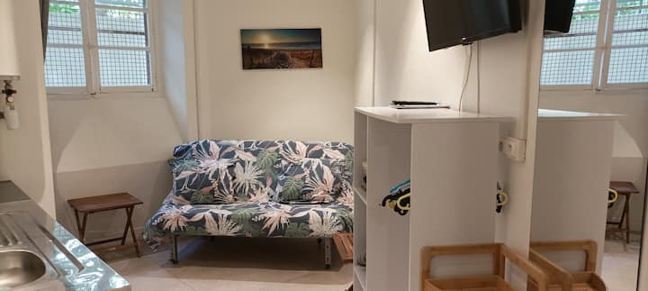Chambre De Bonne Fonctionnelle 10m2: Sainte Maxime - Sainte-Maxime
