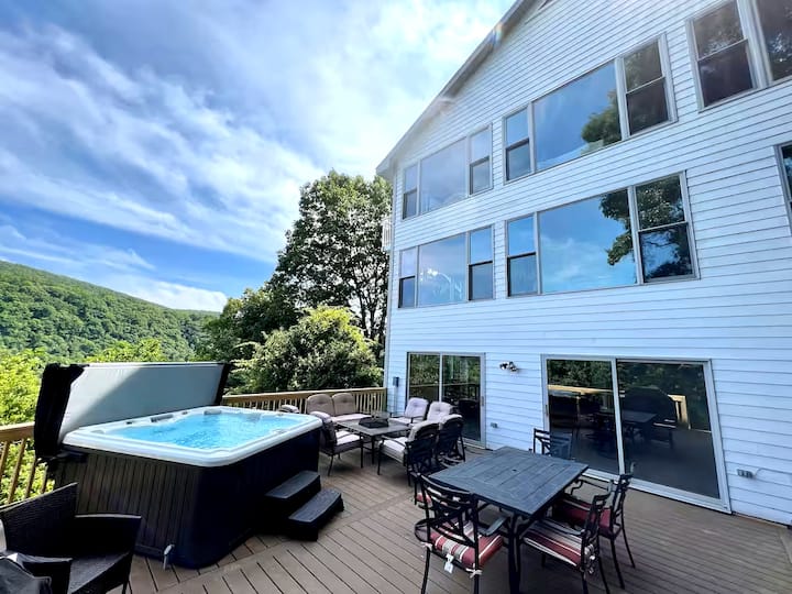 The View - Hot Tub Sauna Dog Friendly 3784 Sqft - Harpers Ferry, WV