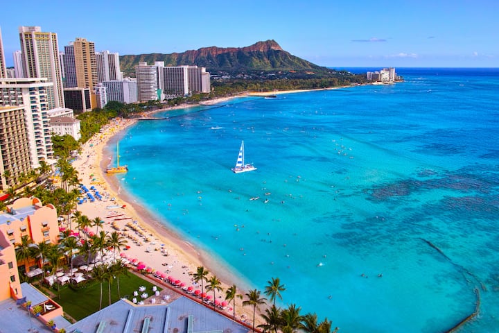 High-floor Condo W/ Views & Beach Access - Honolulu, HI