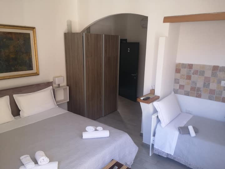 Camera Tripla Con Bagno Privato
 E Balcone - Monti