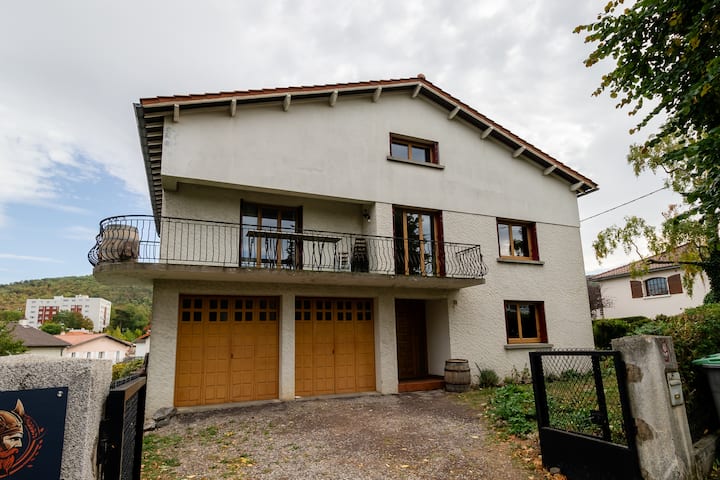 Grande Maison Avec Salle De Jeu - Clermont-Ferrand