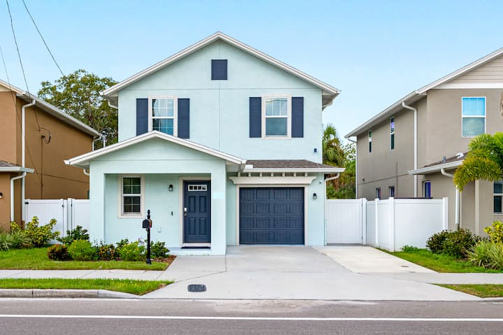Welcome To Our Home | Near Downtown - Tampa, FL