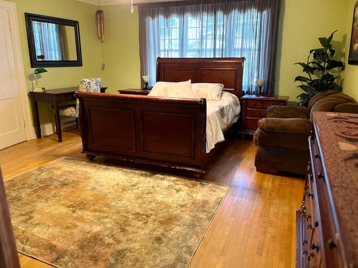 Queen Suite With Kitchen/laundry - North Bay