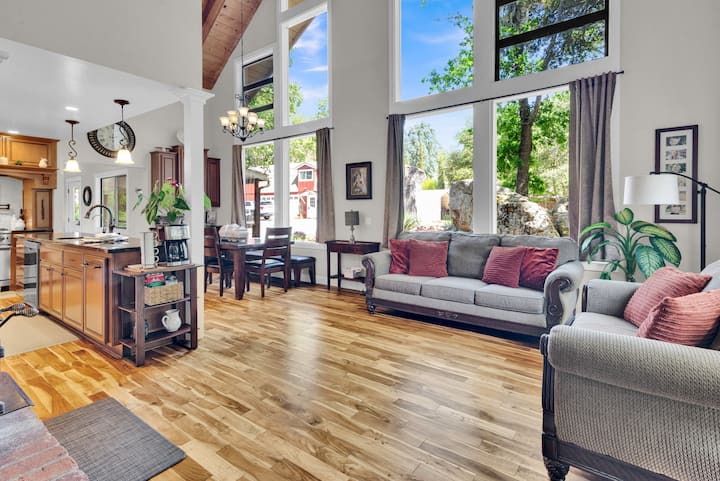 The Rocks: Gourmet Kitchen, Hot Tub, Wine Country - Atascadero, CA