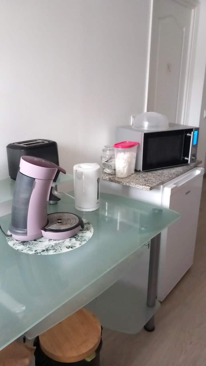 Chambre Avec Douche Et Balcon, Vue Sur Jardin - Brétigny-sur-Orge