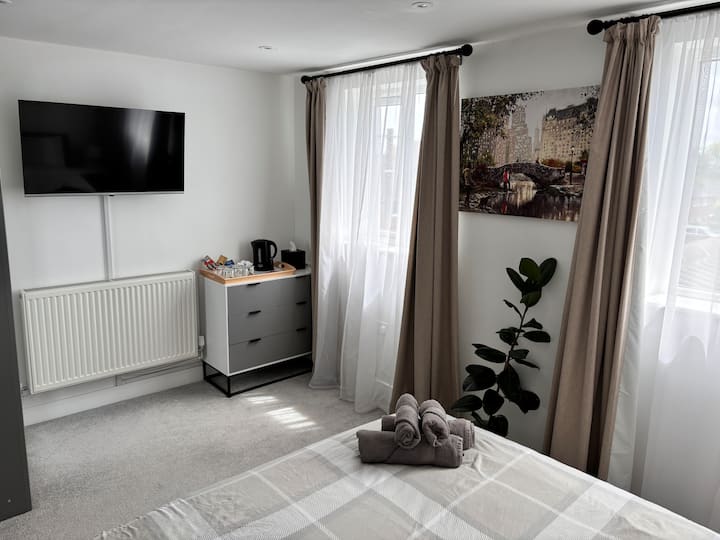 Beautiful Sunny En-suite - Hemel Hempstead