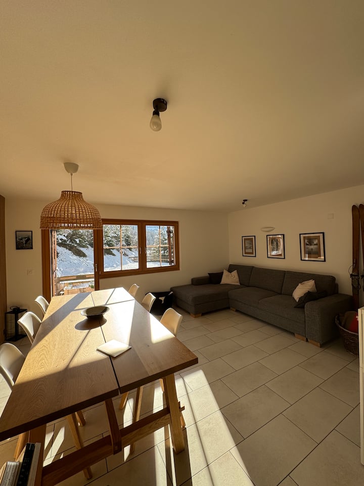 Laax Spacious Ski Apt • Near Lifts • 6–8 Guests - Laax
