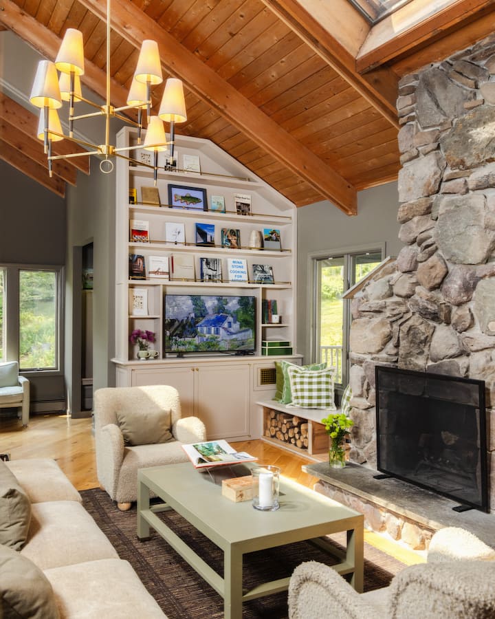 Stylish Mountain Retreat, 22 Acres, Outdoor Sauna - Livingston Manor, NY