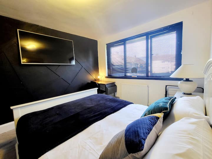 Lovely Room With A Scottish Cow - Hamilton