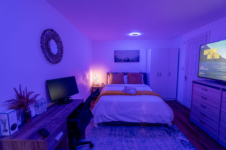 Private & Spacious En-suite Room With Full Sky Tv. - Ilford