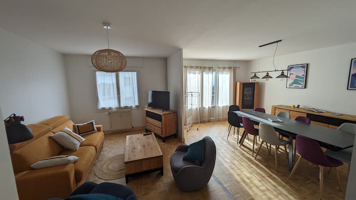 Chambéry Proche Gare Et Centre-ville (T3 : 75 M²) - Chambéry