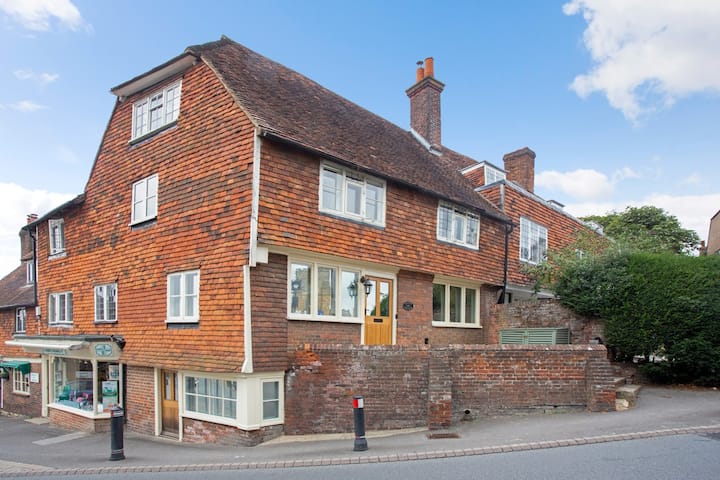 Beautiful Village Cottage - Cranbrook