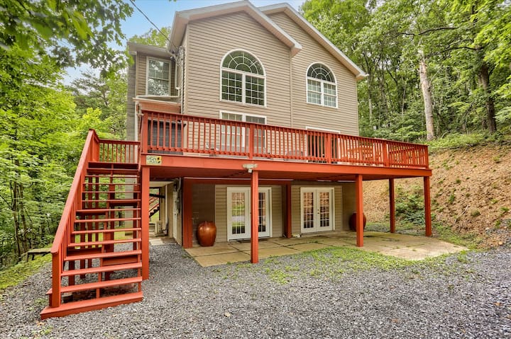 Gigi  · Gigi's Place: Raystown Shy Beaver Lau - Lake Raystown Resort, Entriken