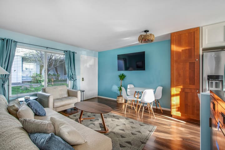 Cozy Bungalow + Walk To Beach + Attractions - Oceanside, CA