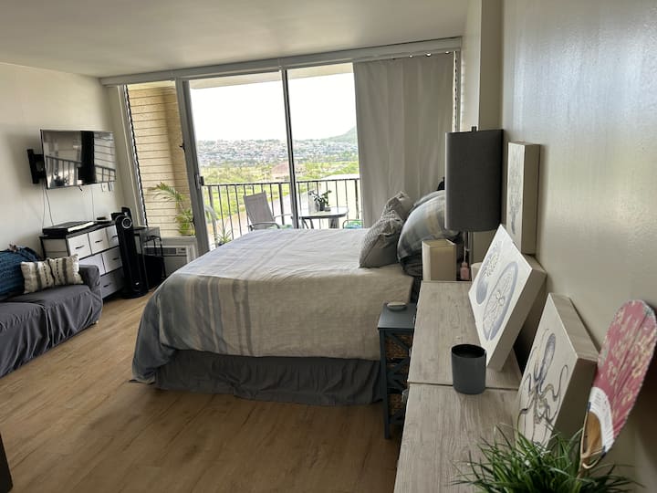 Fairway Villa King Bed Studio! Aloha - Honolulu, HI
