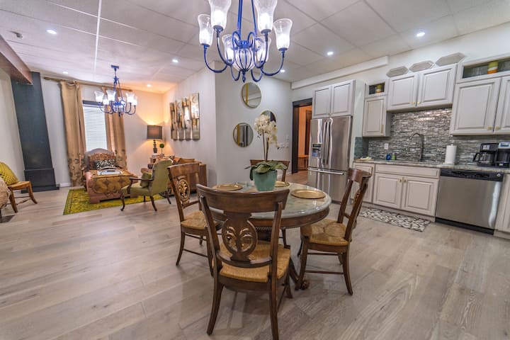 Down Town Fancy Fancy Upscale 2 Bedroom Loft - Slippery Rock University, Slippery Rock