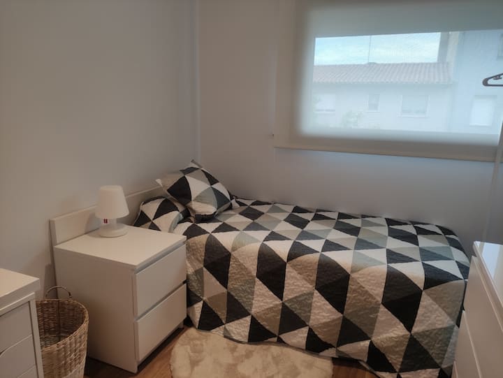 Agradable Habitación Individual (Casa Compartida) - Vic