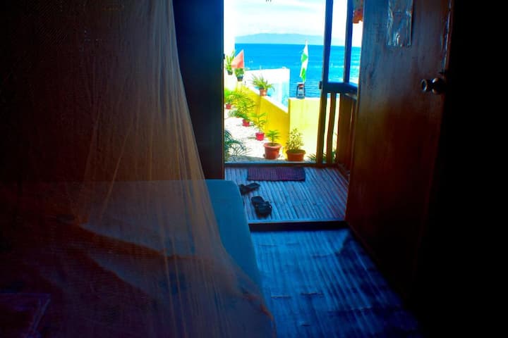 Nippahut For 2, Own Bathroom Including Aircon - Malabuyoc