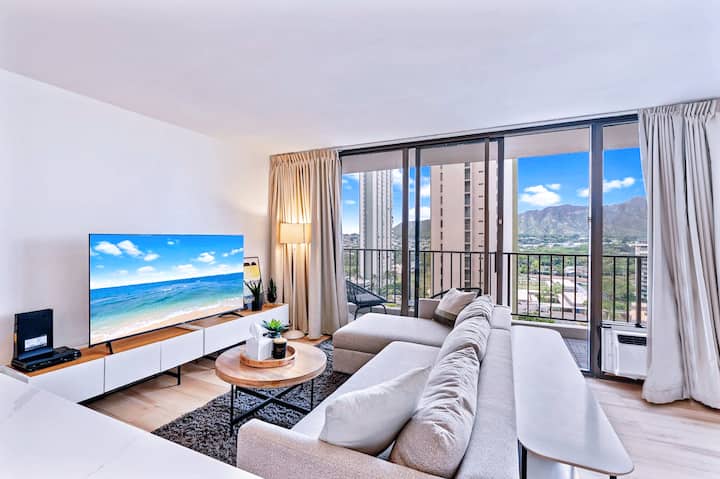 Beautiful Waikiki 1br-diamond Head View W/parking - Honolulu, HI
