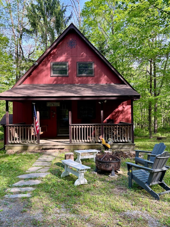 “Little Red Cabin” In The Woods (Coolfont) - Berkeley Springs, WV