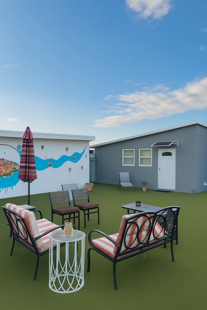 Three Bedroom House Near Beach W/ Wifi & Parking - Miami Gardens, FL