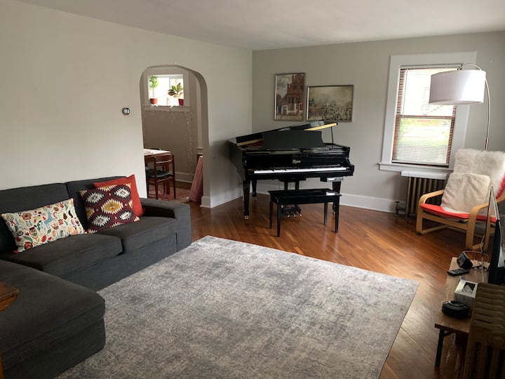 A Mid Century Home Near Nyc - Lodi, NJ