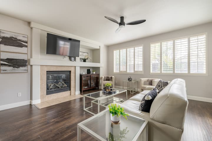 Spacious 5br Home,3 Full Baths! Great For Groups! - Sacramento, CA