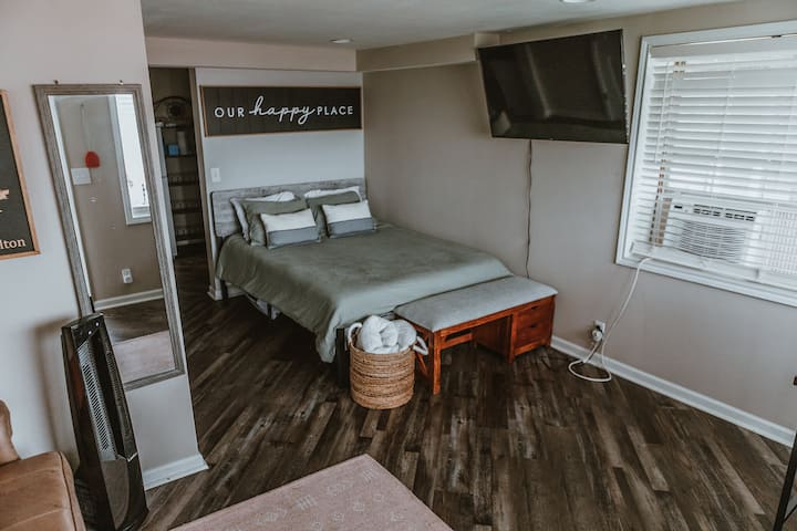 Cozy Lake Retreat | Full Kitchen + Coffee Bar - Hot Springs, AR