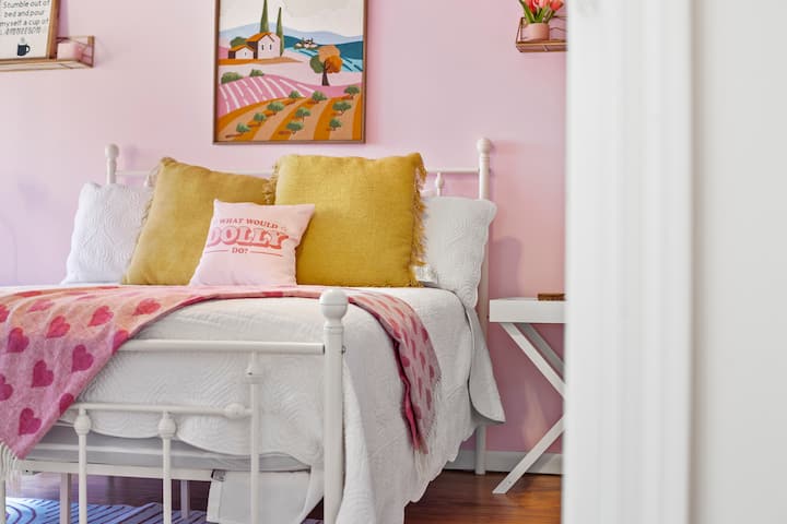 Dolly Themed! Dtown•hottub•fireplace - Gatlinburg, TN