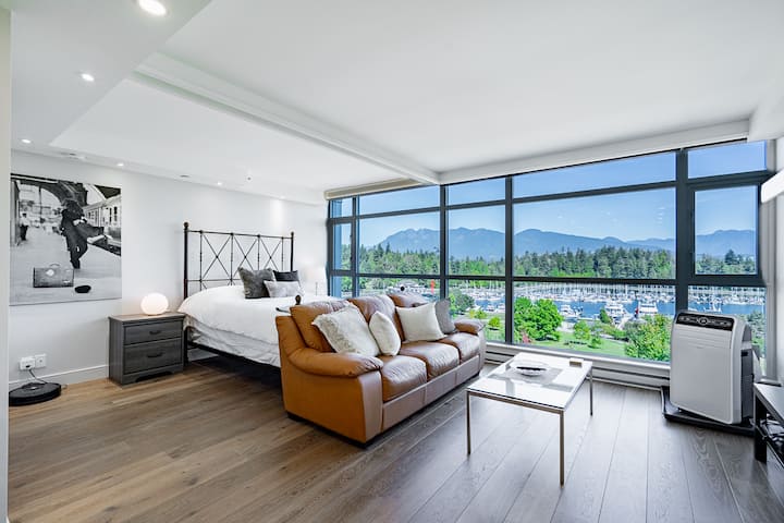 Unobstructed View, Next To Stanley Park, Renovated - Vancouver